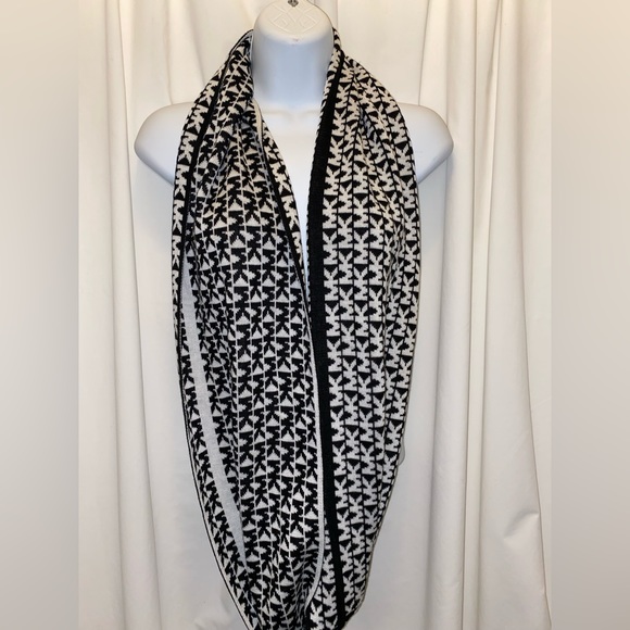 Michael Kors | Accessories | Michael Kors Mk Signature Black White ...